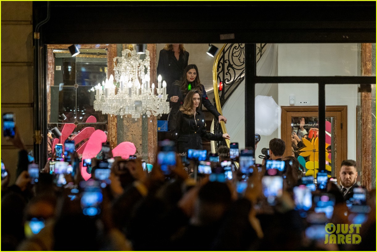 These Photos of Angelina Jolie Being Mobbed by Fans in Paris Truly Show ...