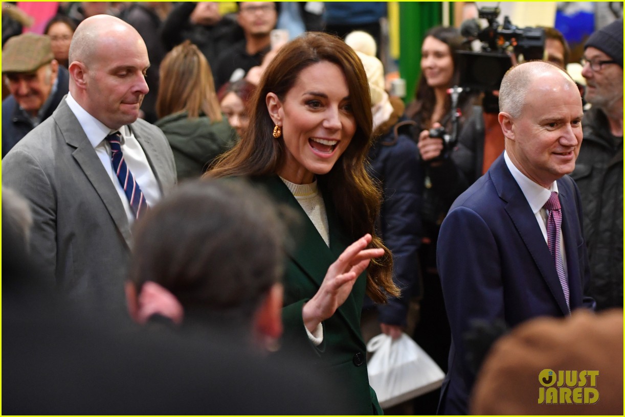 Photo: kate middleton leeds visit shaping us 03 | Photo 4887402 | Just ...
