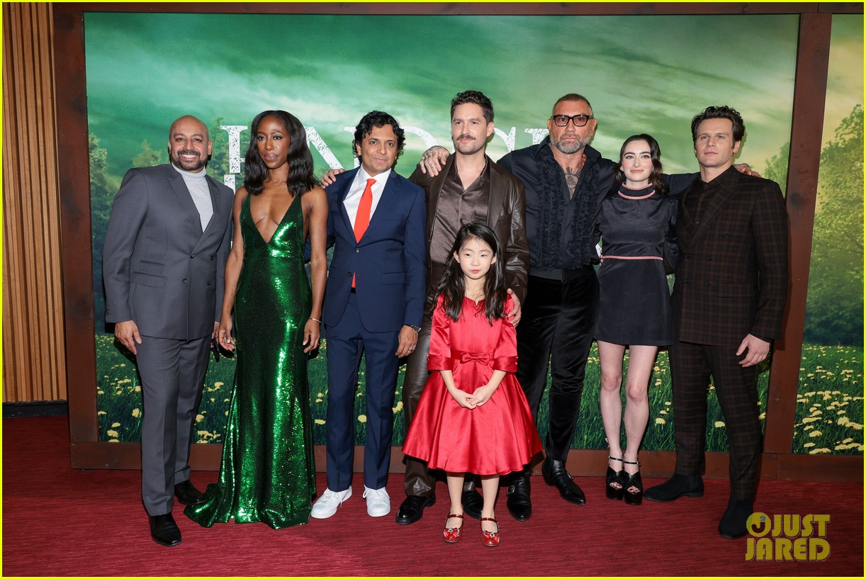 Jonathan Groff, Ben Aldridge, & On-Screen Daughter Kristen Cui Pose for ...