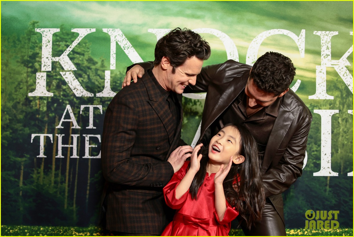 Jonathan Groff, Ben Aldridge, & On-Screen Daughter Kristen Cui Pose for ...