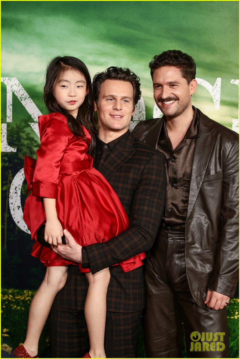 Jonathan Groff, Ben Aldridge, & On-Screen Daughter Kristen Cui Pose for ...