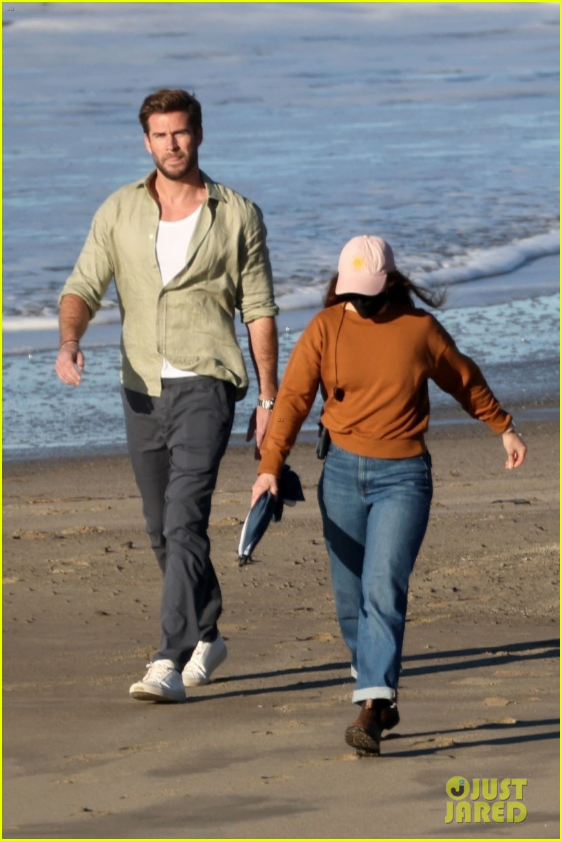 Liam Hemsworth Films New Netflix Movie 'Lonely Planet' with a Camel at ...