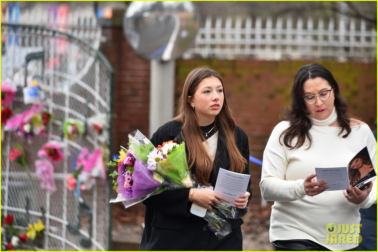 Lisa Marie Presley's Memorial - Celebrity Performers, Tributes & Photos ...
