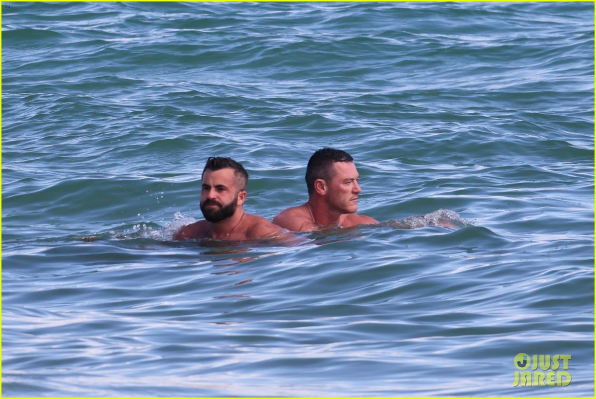 Luke Evans & Boyfriend Fran Tomas Enjoy a Beach Day Together in Miami ...