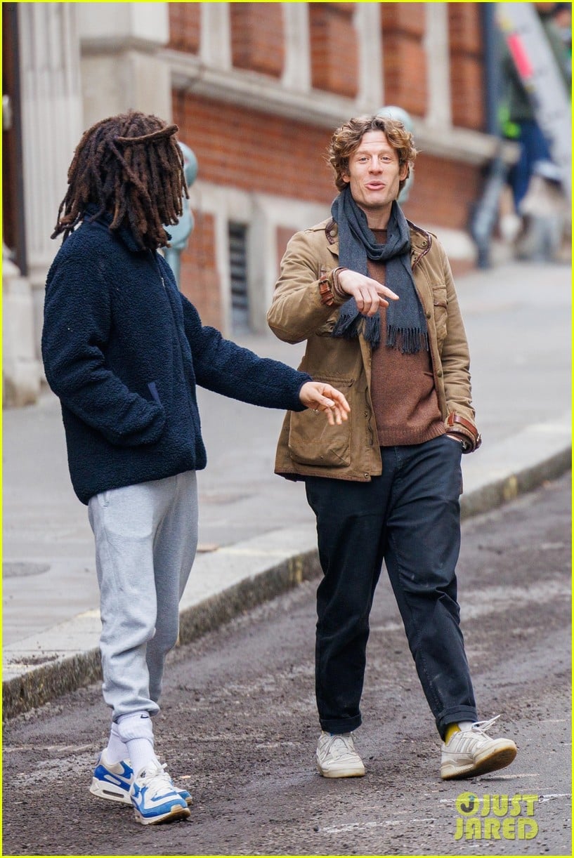 Kingsley Ben-Adir Gets Into Character as Bob Marley While Filming ...