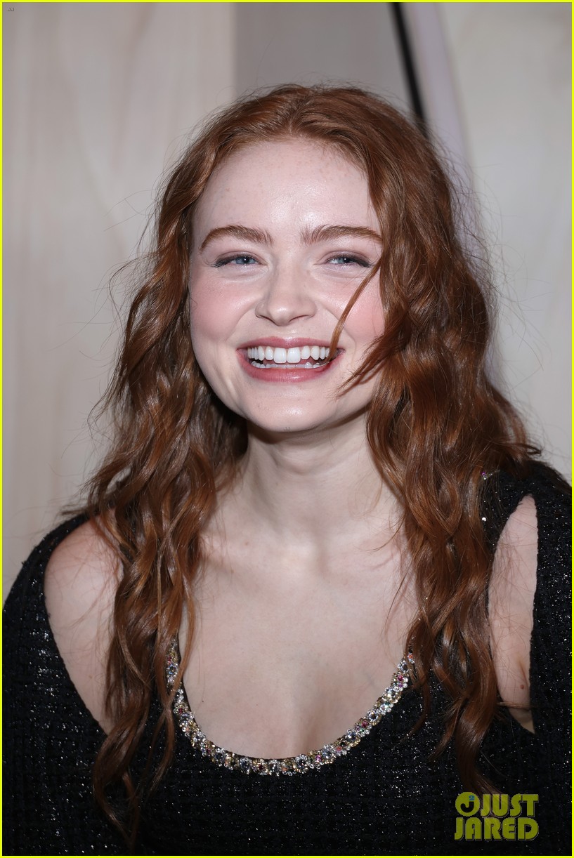 Apple Martin Looks So Much Like Mom Gwyneth Paltrow, Attends Chanel ...