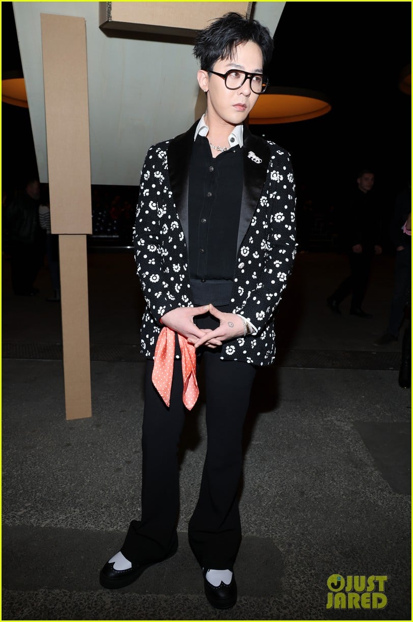 Apple Martin Looks So Much Like Mom Gwyneth Paltrow, Attends Chanel ...