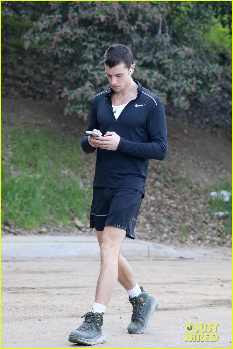 Shawn Mendes Goes for a Solo Hike in Studio City: Photo 4886474 ...