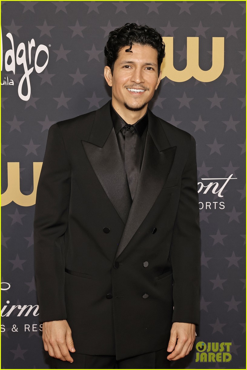 Miles Teller & Glen Powell Suit Up Sharp For Critics Choice Awards 2023 ...