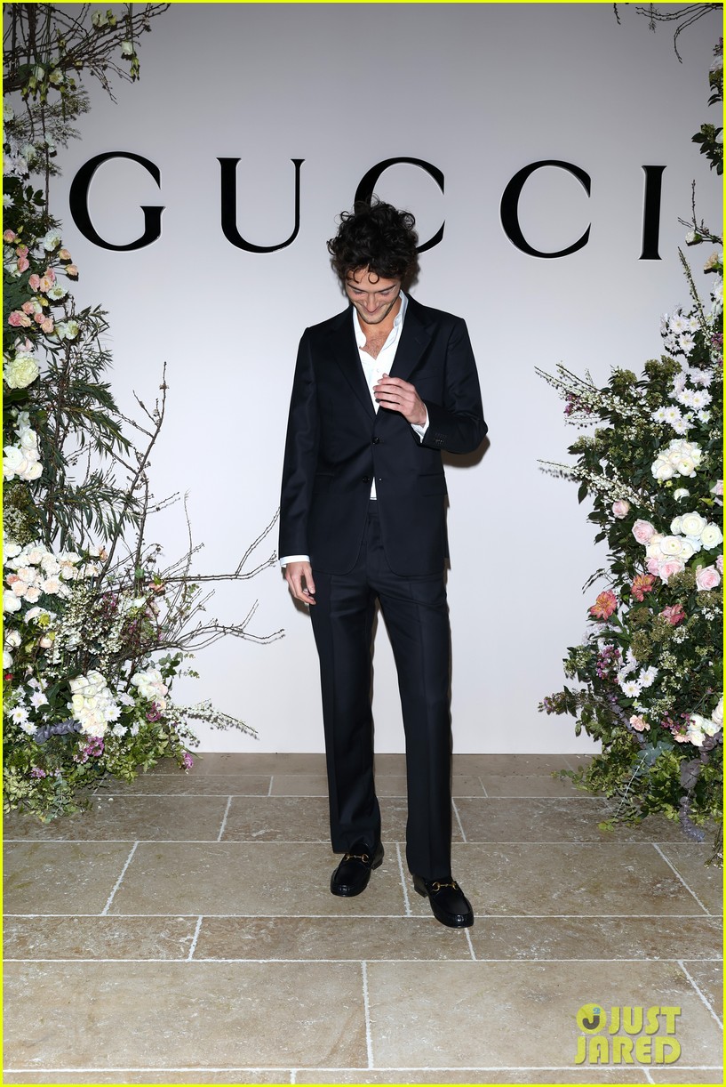 Sienna Miller & Boyfriend Oli Green Are Still Going Strong, Step Out ...