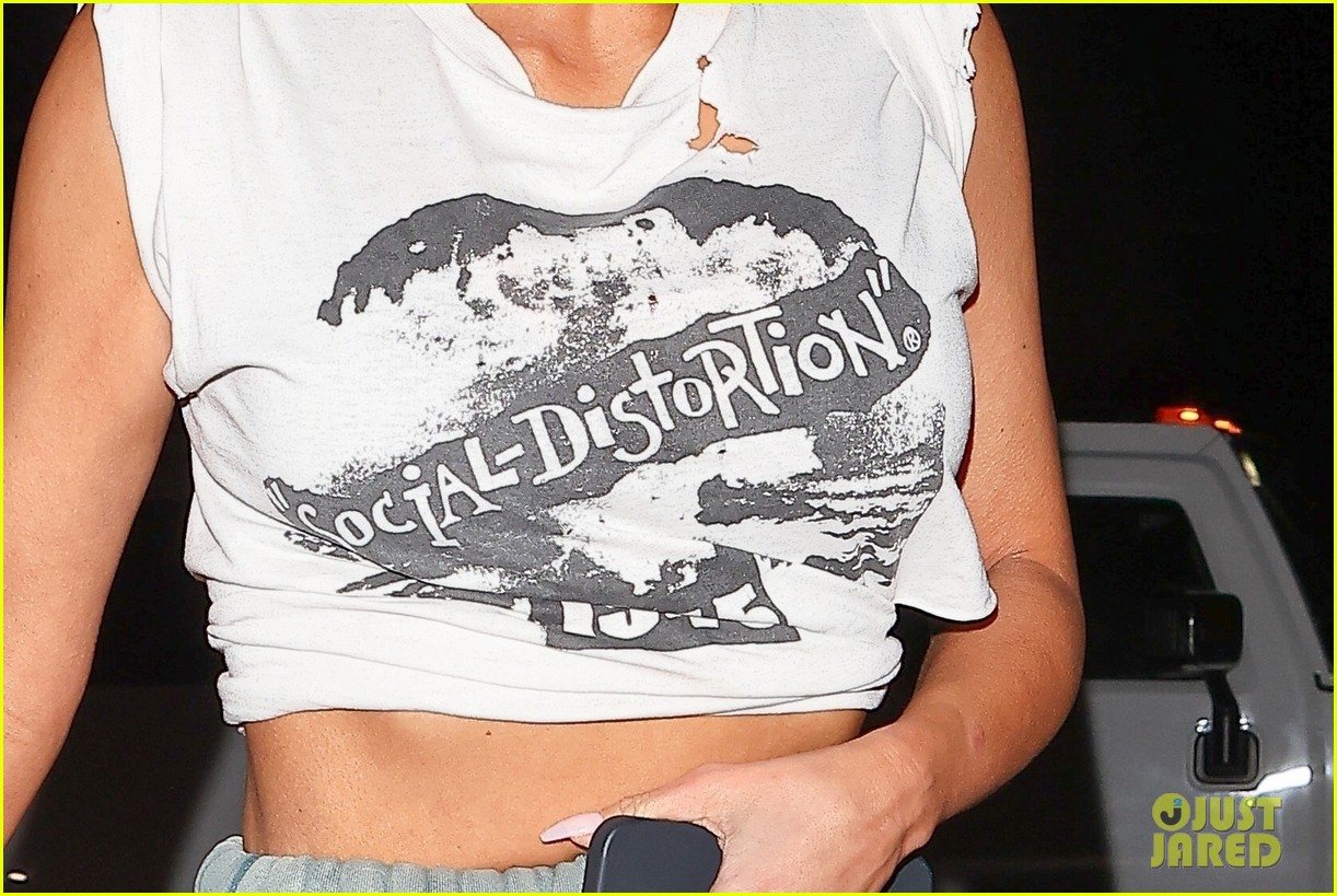 Kim Kardashian Wears Crop Top to Daughter North West's Basketball Game ...