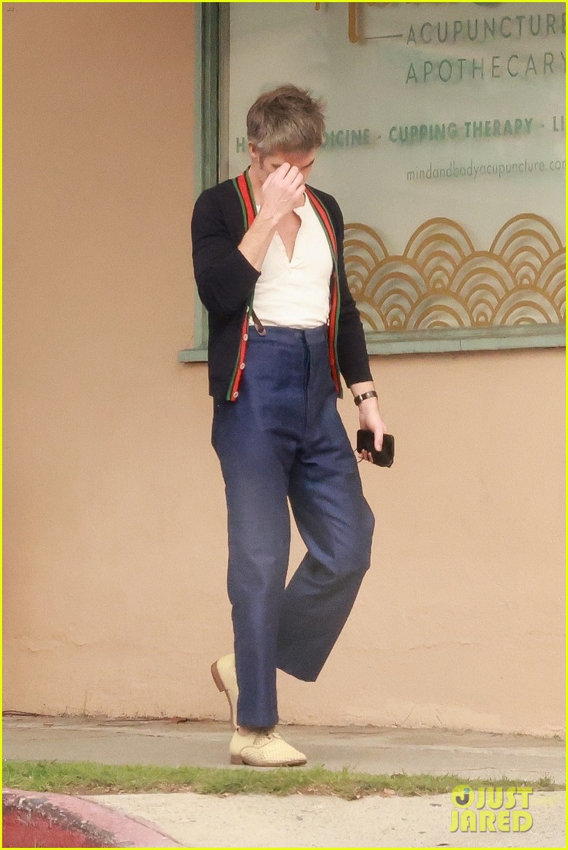 Chris Pine Shows Off His Cool Style While at Lunch with a Friend: Photo ...