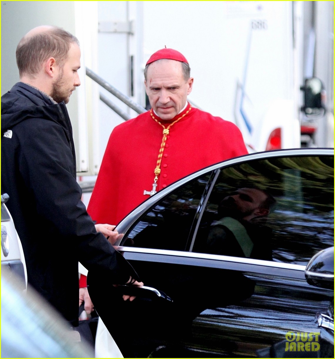 Ralph Fiennes Gets Into Character as Cardinal Lomeli on 'Conclave' Set ...