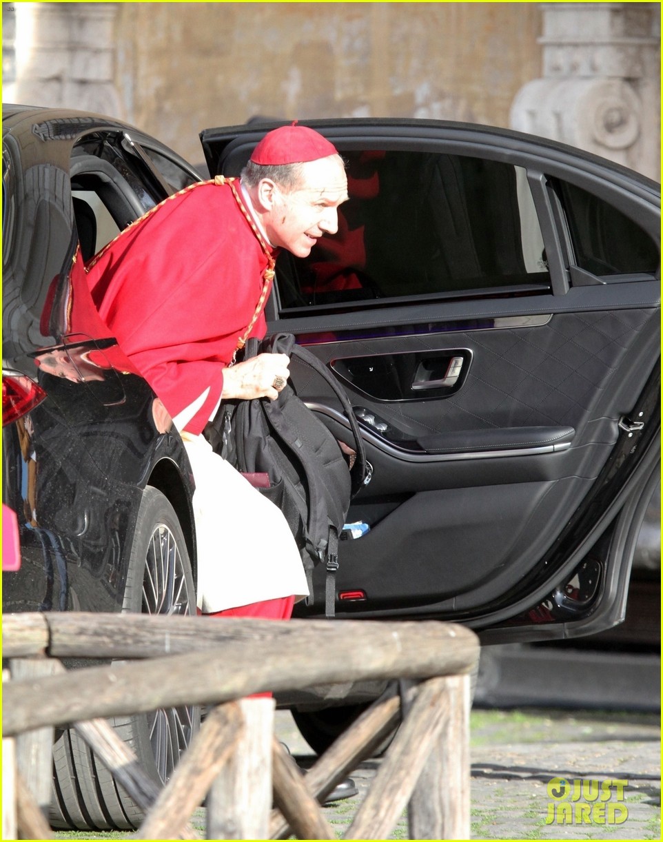 Ralph Fiennes Gets Into Character as Cardinal Lomeli on 'Conclave' Set ...