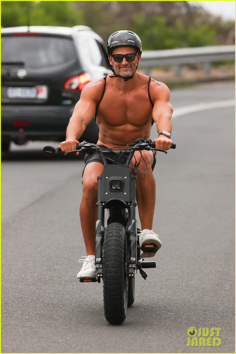 Australia's First Bachelor, Tim Robards, Looks So Fit at 40 - See New ...