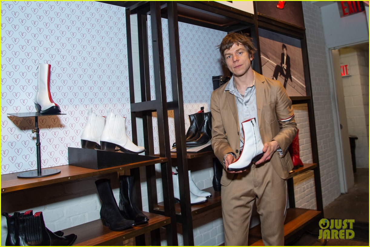 Cage the Elephant Lead Singer Matt Shultz Arrested on Felony Possession ...