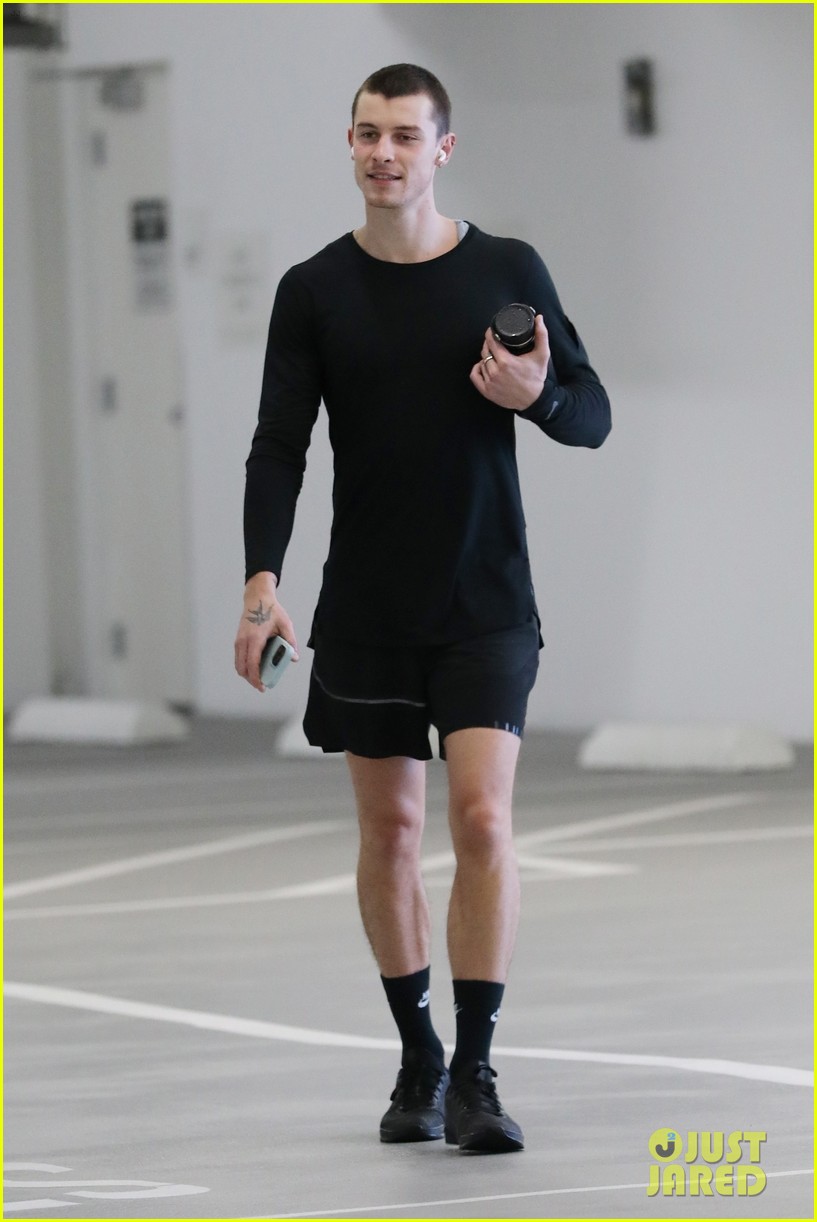 Shawn Mendes Shows Off His New Buzz Cut While Hitting the Gym: Photo ...