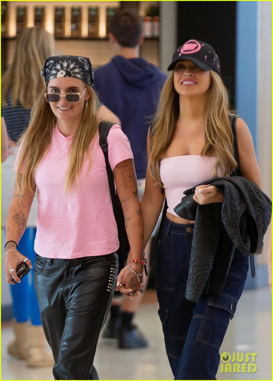 Chrishell Stause Holds Hands with Partner G-Flip While Arriving in ...