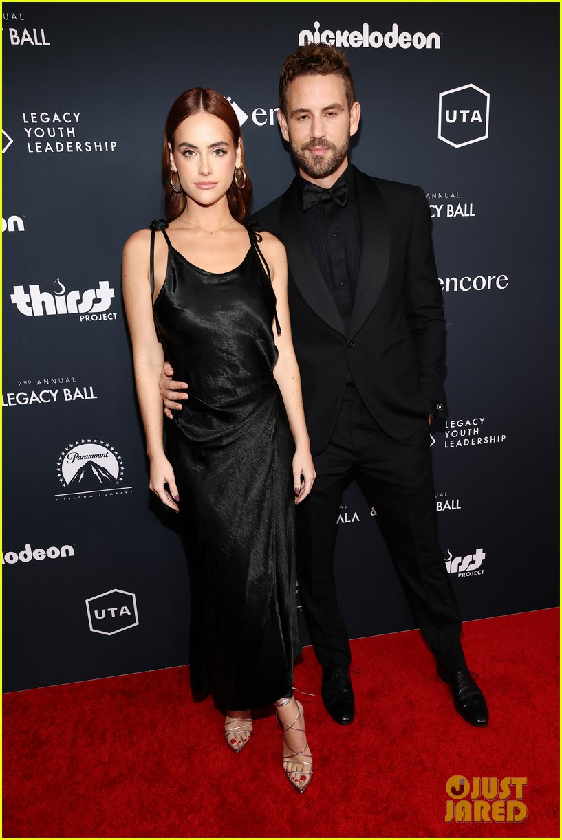 The Bachelor's Nick Viall Announces Engagement to Girlfriend Natalie ...