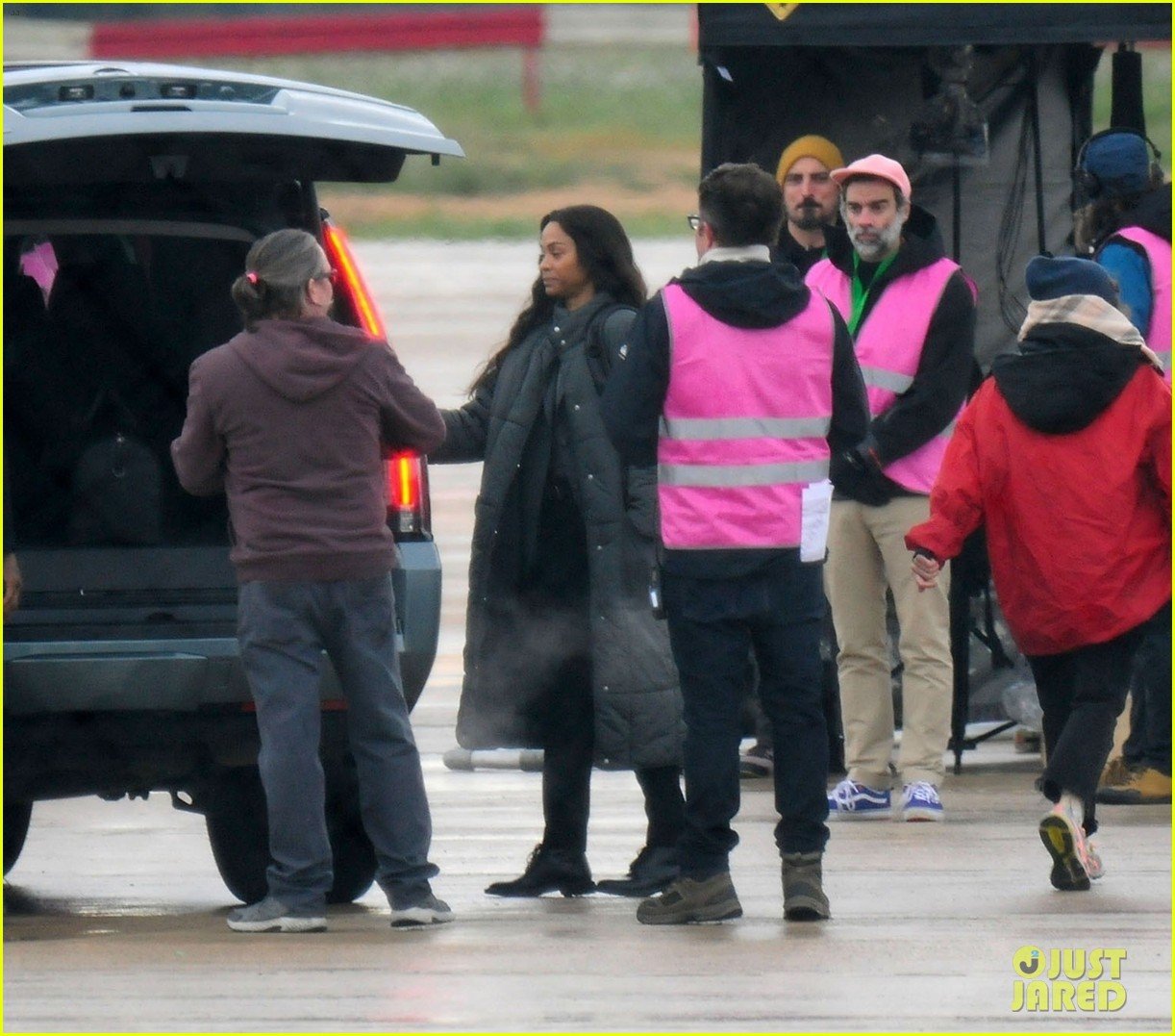 Nicole Kidman & Zoe Saldana Film Scenes for 'Lioness' at Airport in ...