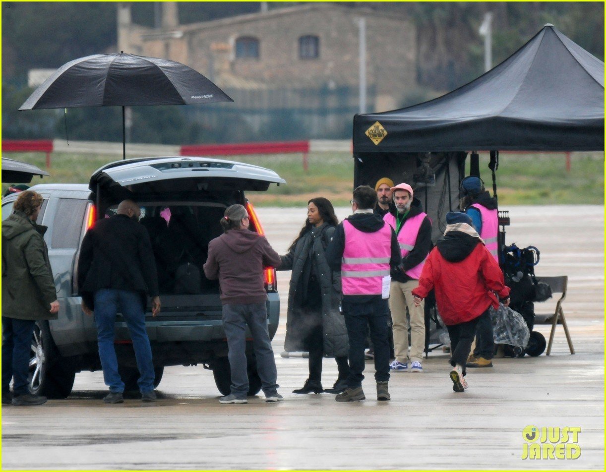 Nicole Kidman & Zoe Saldana Film Scenes for 'Lioness' at Airport in ...