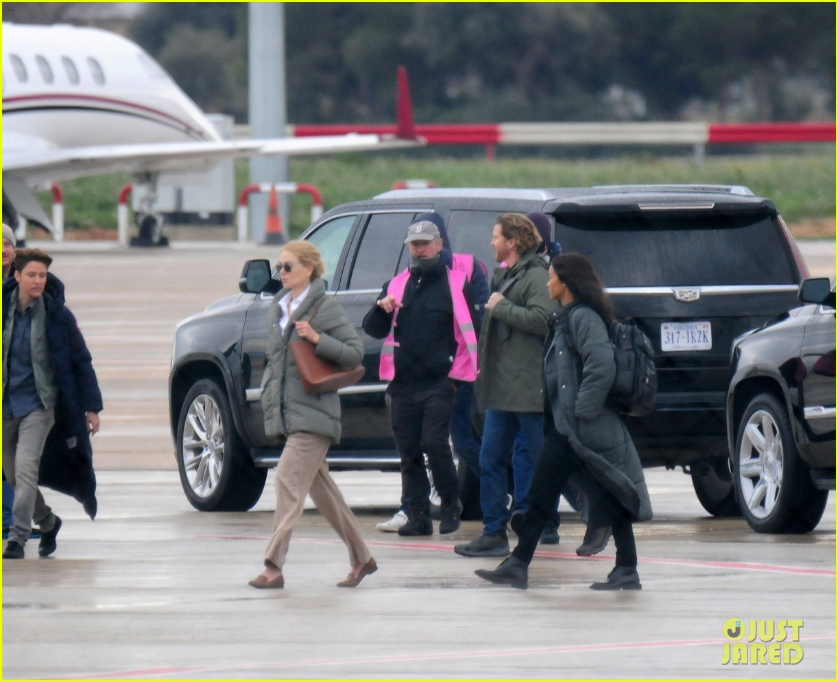 Nicole Kidman & Zoe Saldana Film Scenes for 'Lioness' at Airport in ...