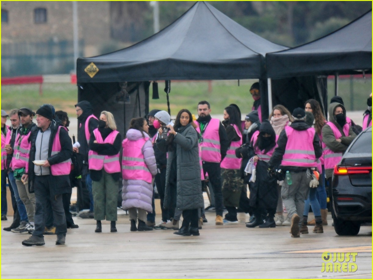 Nicole Kidman & Zoe Saldana Film Scenes for 'Lioness' at Airport in ...