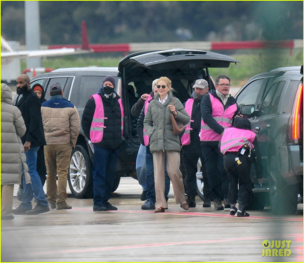 Nicole Kidman & Zoe Saldana Film Scenes for 'Lioness' at Airport in ...
