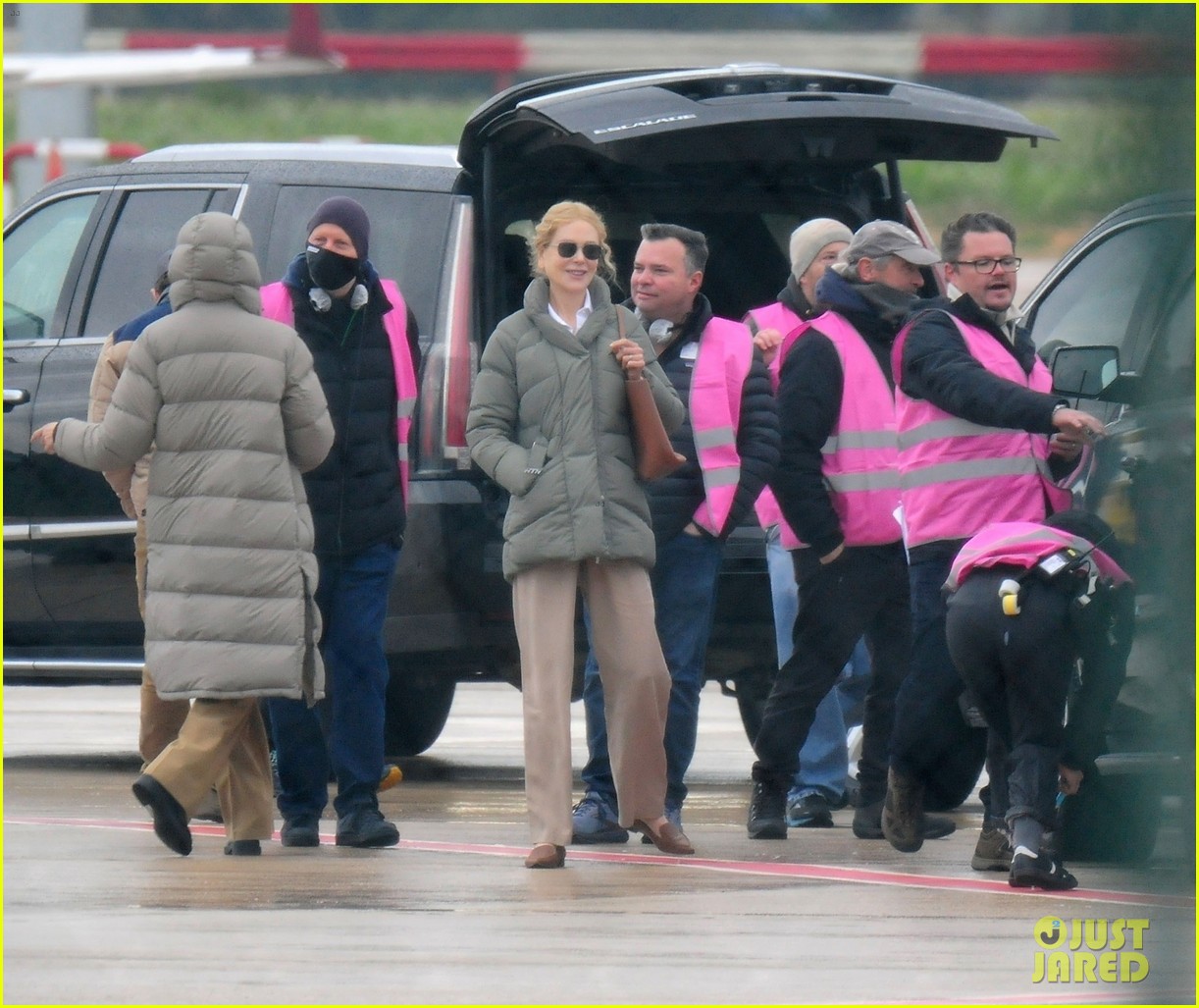 Nicole Kidman & Zoe Saldana Film Scenes for 'Lioness' at Airport in ...