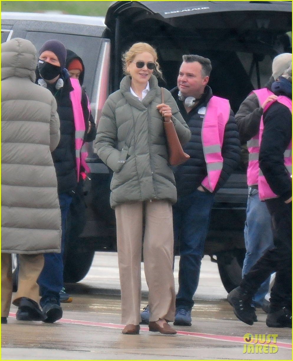 Nicole Kidman & Zoe Saldana Film Scenes for 'Lioness' at Airport in ...