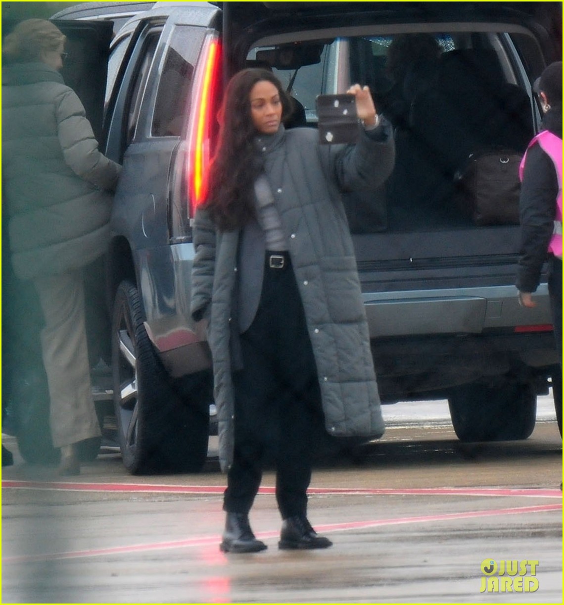 Nicole Kidman & Zoe Saldana Film Scenes for 'Lioness' at Airport in ...