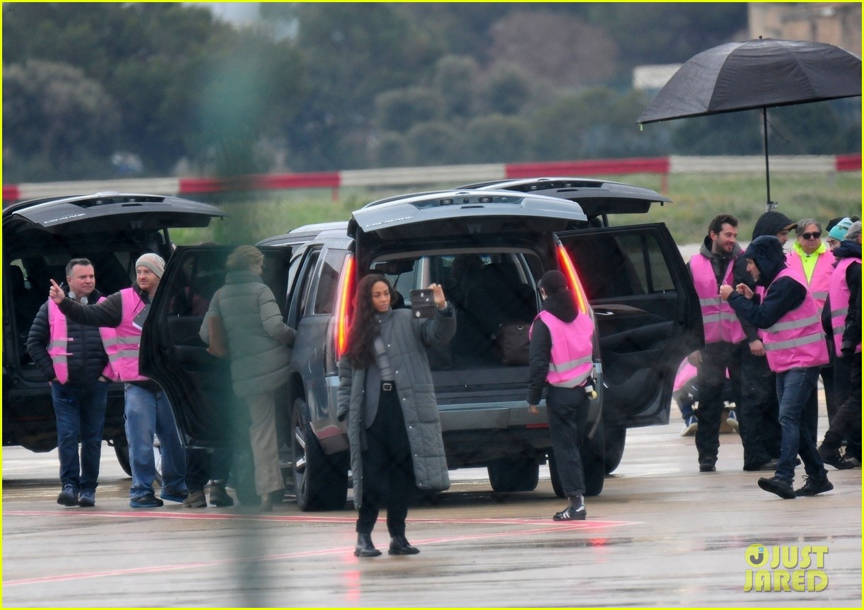 Nicole Kidman & Zoe Saldana Film Scenes for 'Lioness' at Airport in ...
