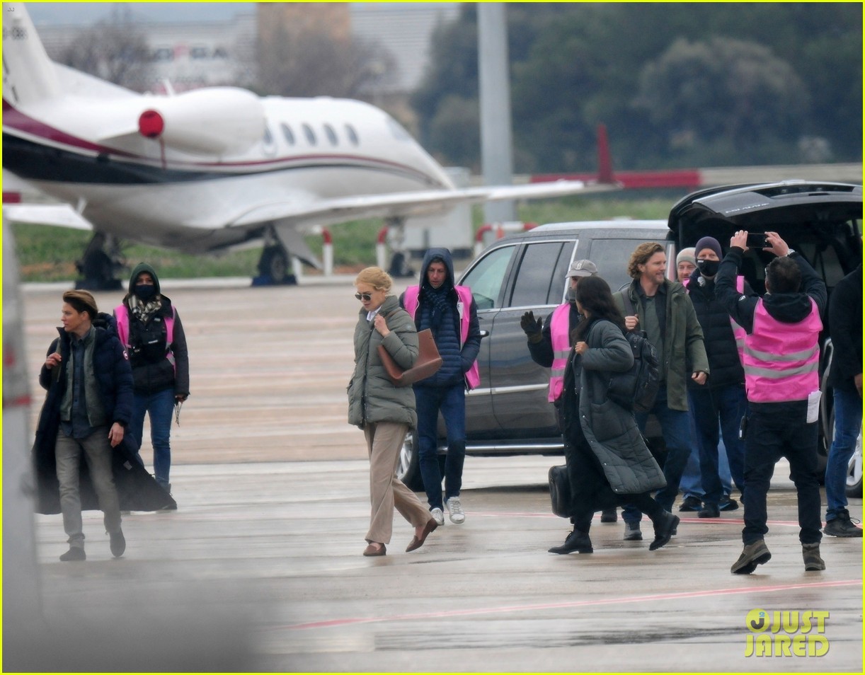 Nicole Kidman & Zoe Saldana Film Scenes for 'Lioness' at Airport in ...