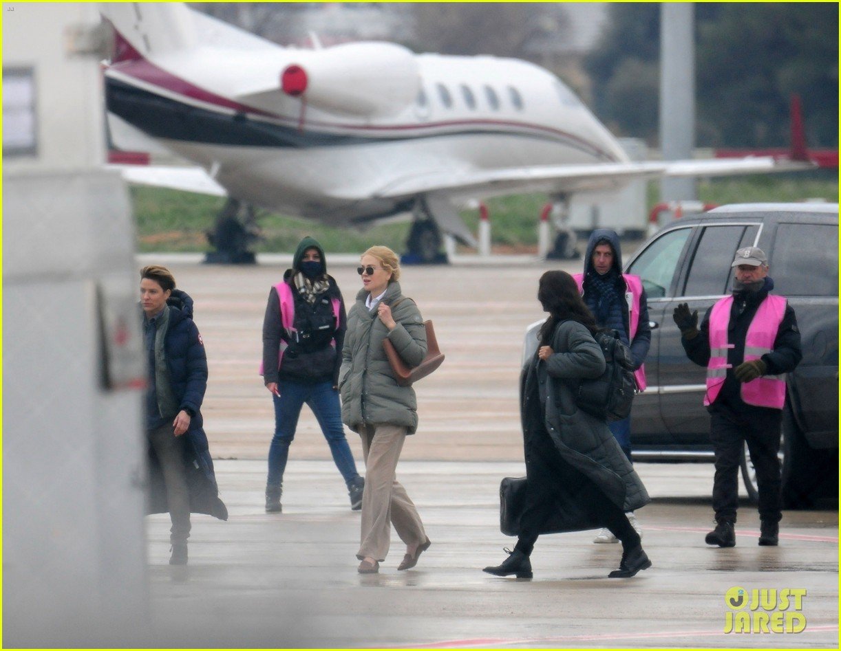Nicole Kidman & Zoe Saldana Film Scenes for 'Lioness' at Airport in ...