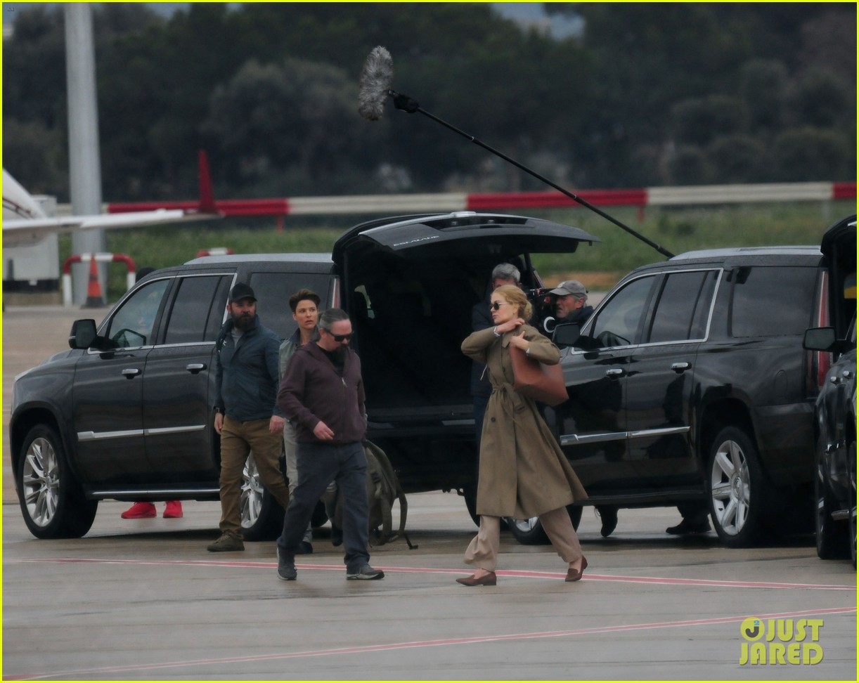 Nicole Kidman & Zoe Saldana Film Scenes for 'Lioness' at Airport in ...