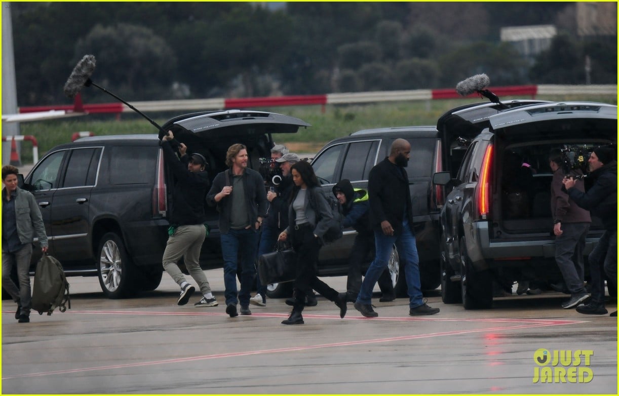 Nicole Kidman & Zoe Saldana Film Scenes for 'Lioness' at Airport in ...