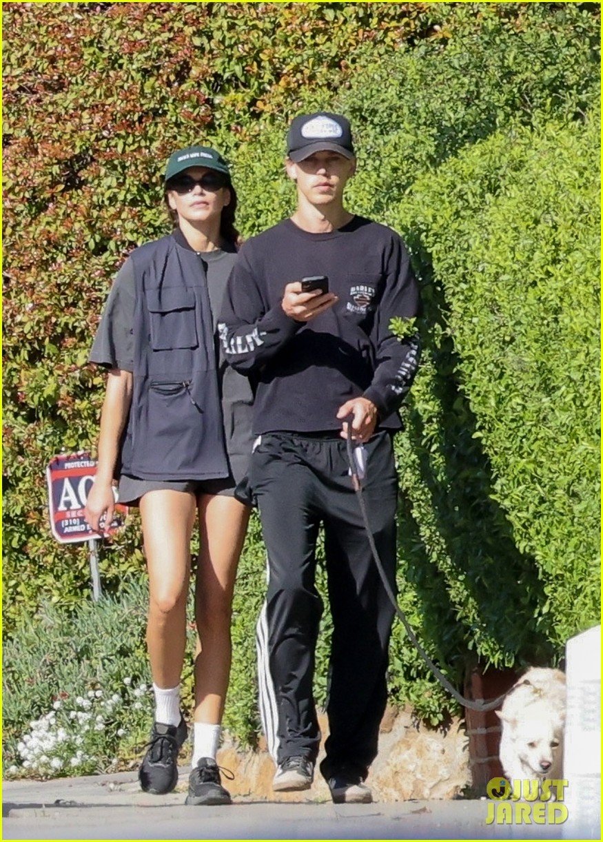 Austin Butler & Girlfriend Kaia Gerber go for a Stroll Days After Ex ...