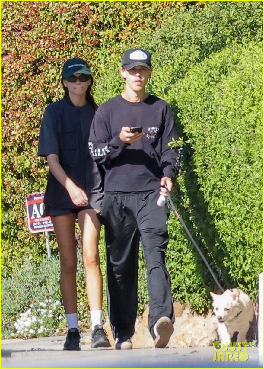 Austin Butler & Girlfriend Kaia Gerber go for a Stroll Days After Ex ...