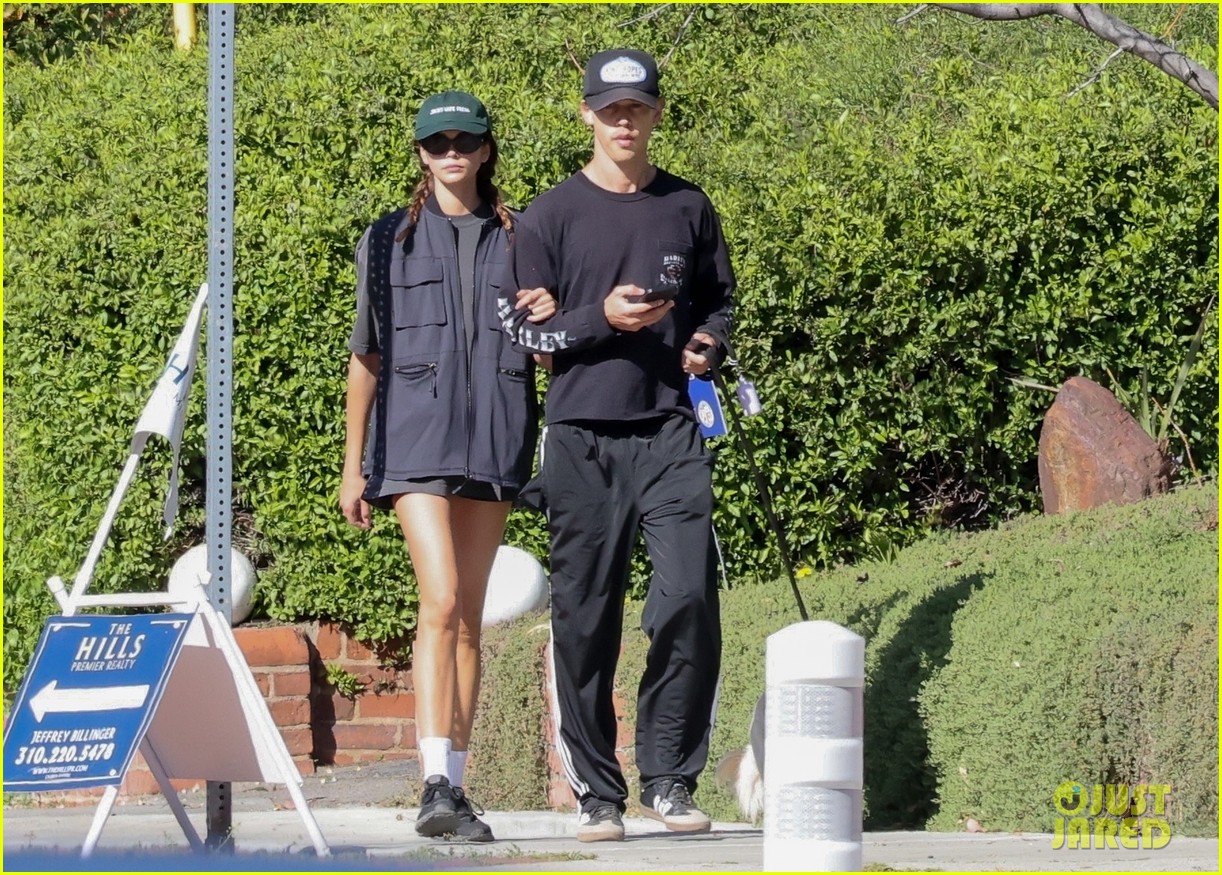 Austin Butler & Girlfriend Kaia Gerber go for a Stroll Days After Ex ...