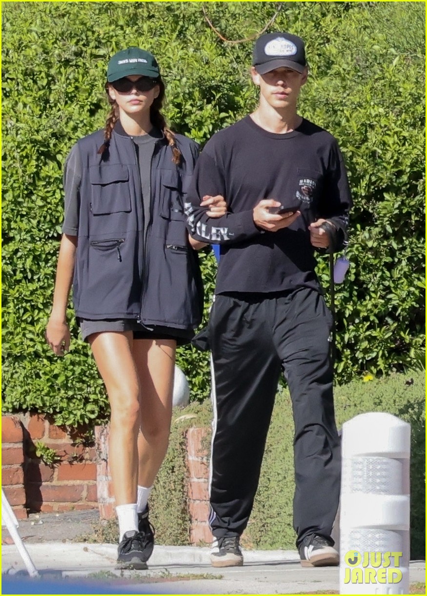Austin Butler & Girlfriend Kaia Gerber go for a Stroll Days After Ex ...