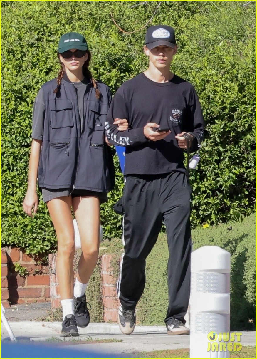 Austin Butler & Girlfriend Kaia Gerber go for a Stroll Days After Ex ...