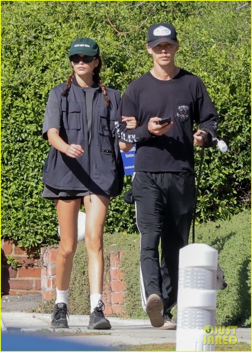 Austin Butler & Girlfriend Kaia Gerber go for a Stroll Days After Ex ...