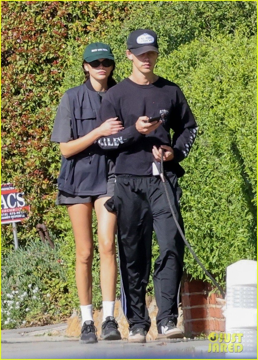 Austin Butler & Girlfriend Kaia Gerber go for a Stroll Days After Ex ...