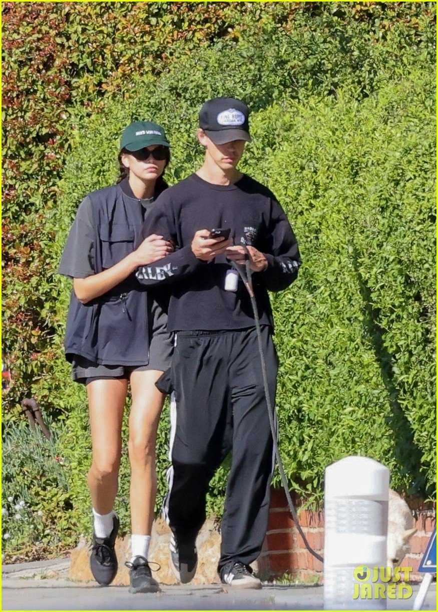 Austin Butler & Girlfriend Kaia Gerber go for a Stroll Days After Ex ...