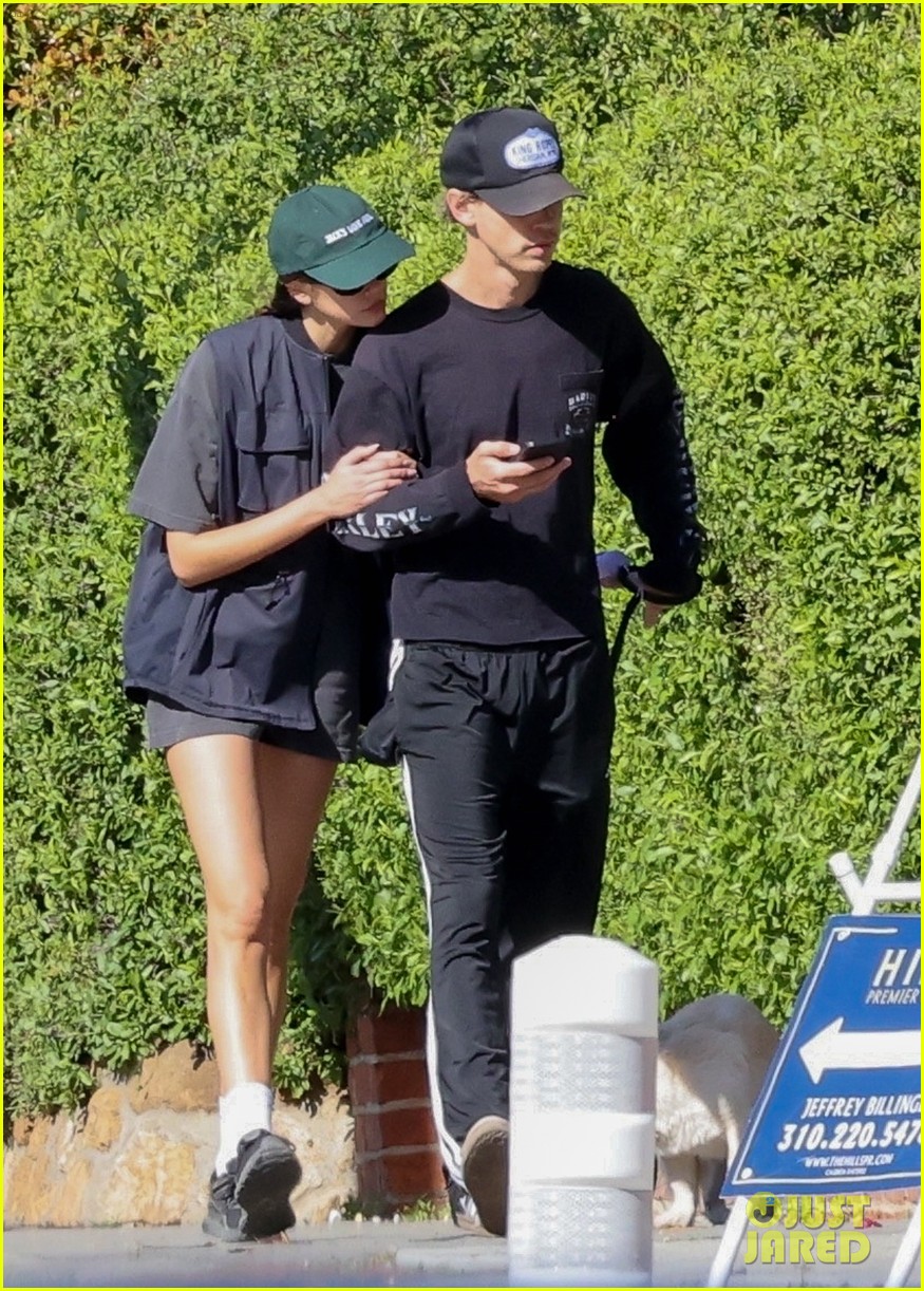 Austin Butler & Girlfriend Kaia Gerber go for a Stroll Days After Ex ...