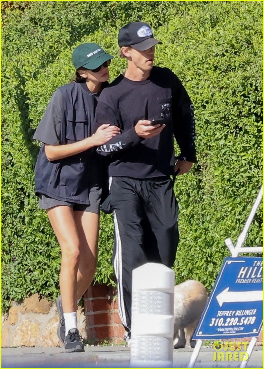 Austin Butler & Girlfriend Kaia Gerber go for a Stroll Days After Ex ...