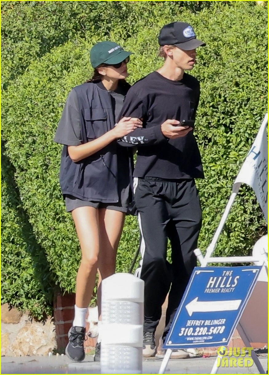 Austin Butler & Girlfriend Kaia Gerber go for a Stroll Days After Ex ...