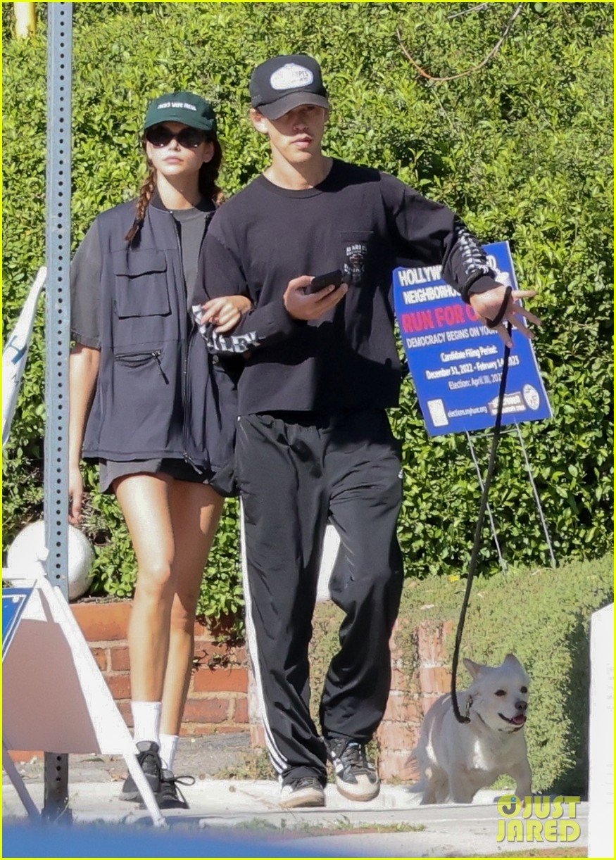 Austin Butler & Girlfriend Kaia Gerber go for a Stroll Days After Ex ...