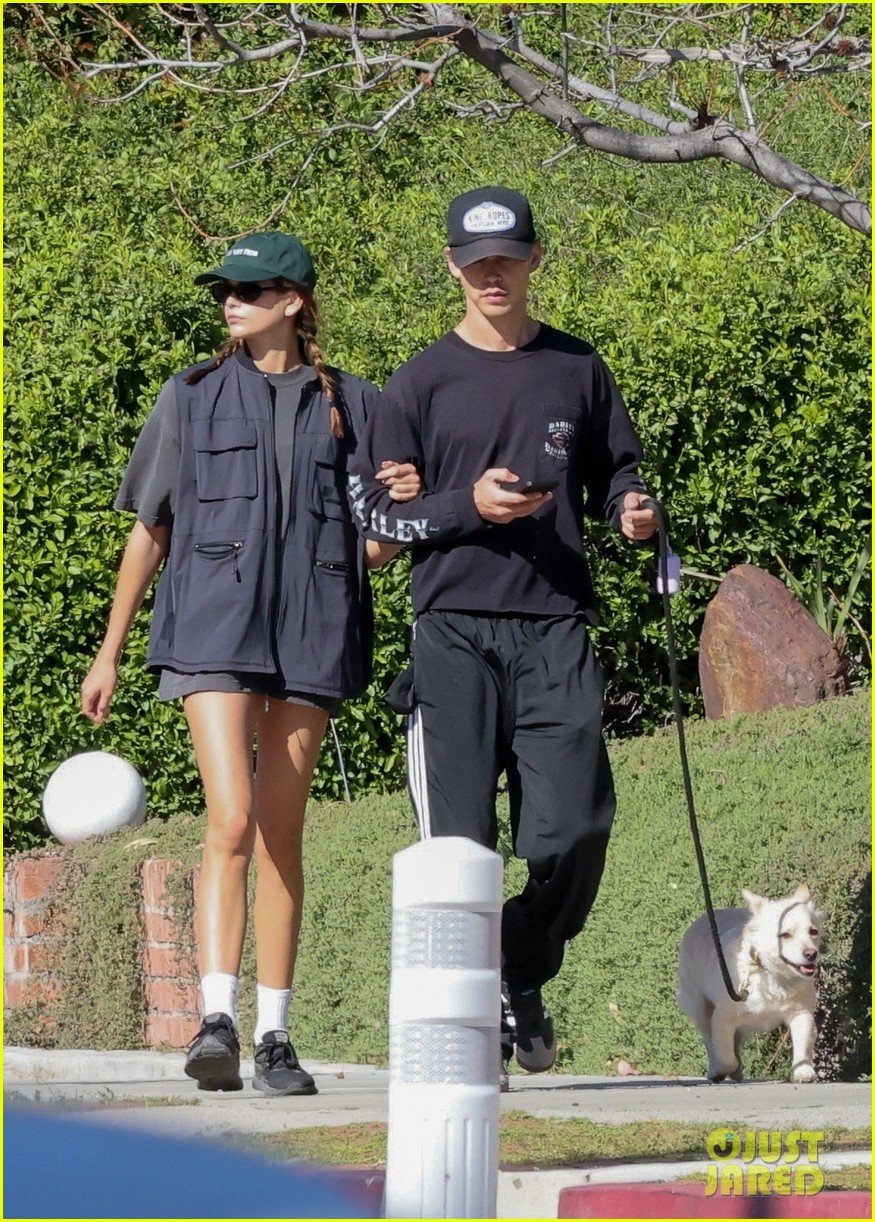 Photo: austin butler kaia gerber dog walk 29 | Photo 4892609 | Just Jared