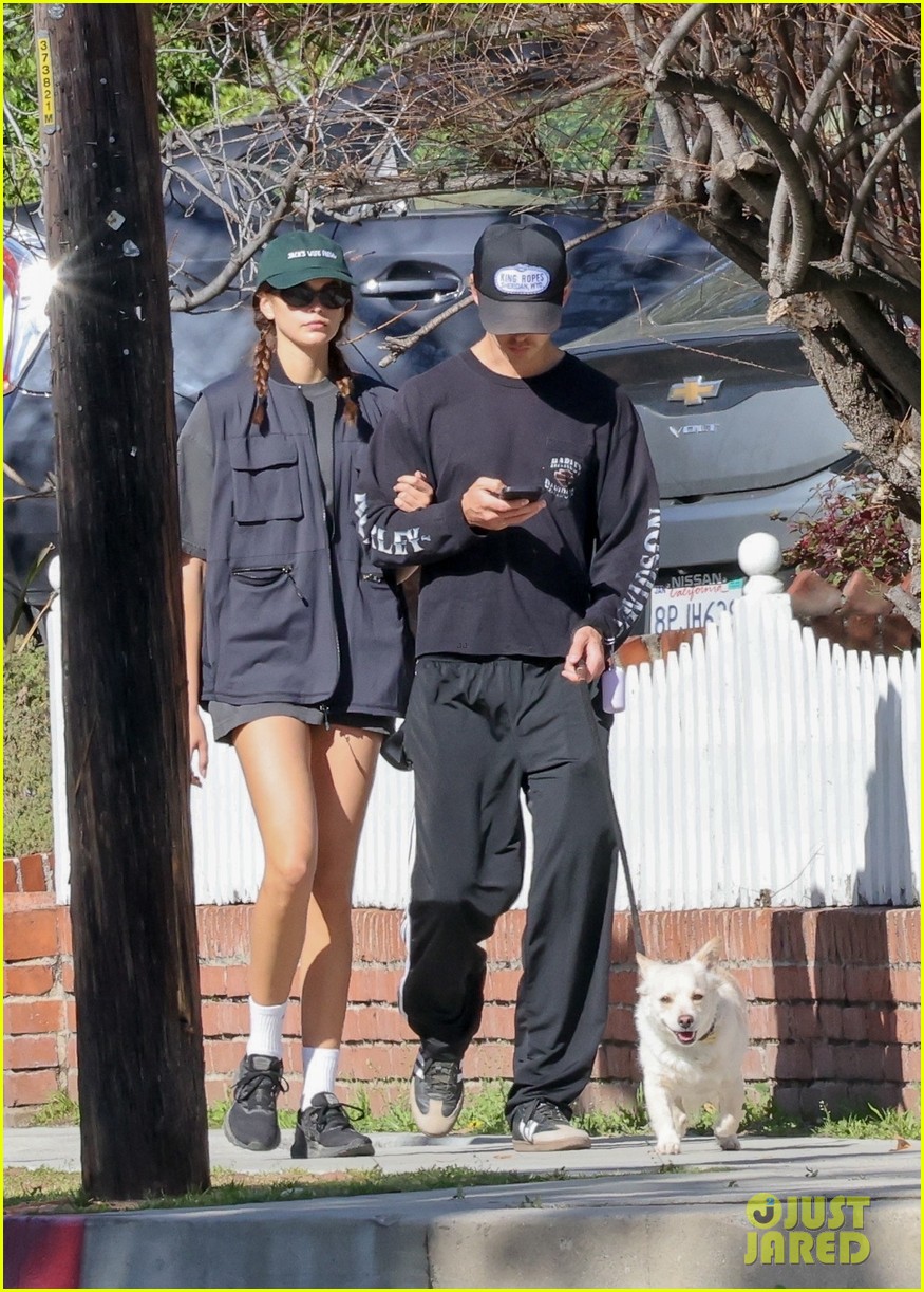 Austin Butler & Girlfriend Kaia Gerber go for a Stroll Days After Ex ...